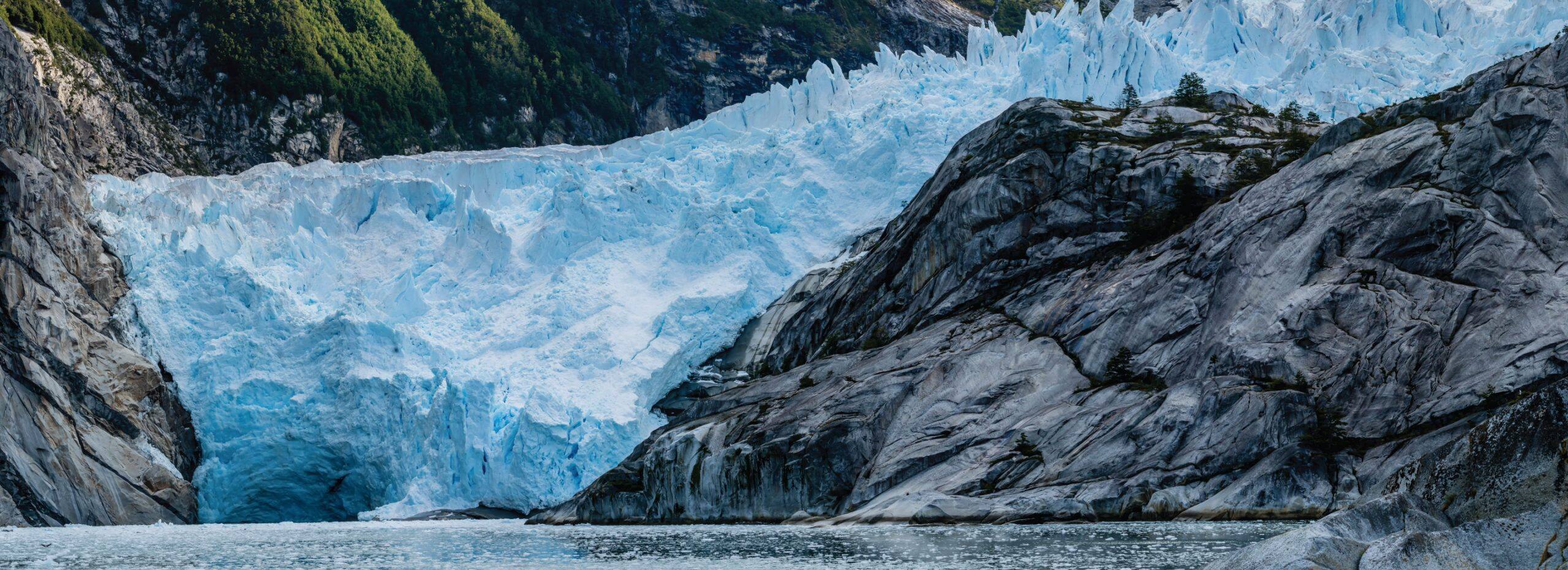 Scenic cruising Sarmiento Channel