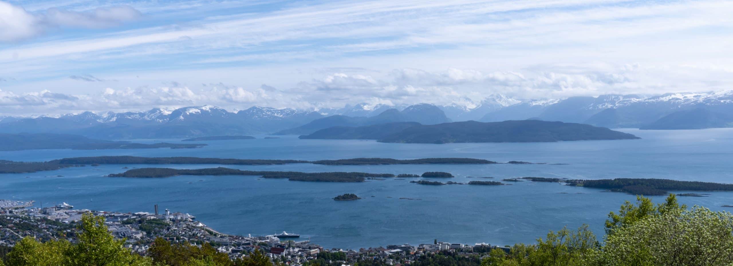 Scenic cruising Molde Fjorden