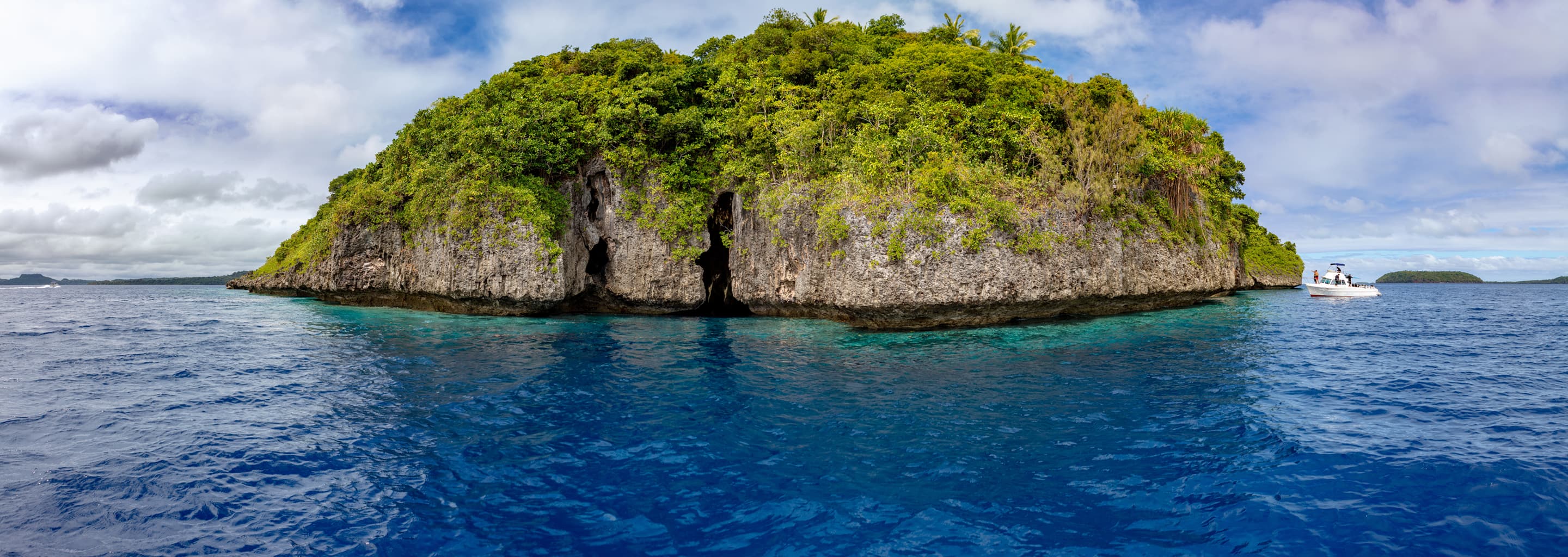 Excursions by Zodiac: Vava'u Islands & Beach