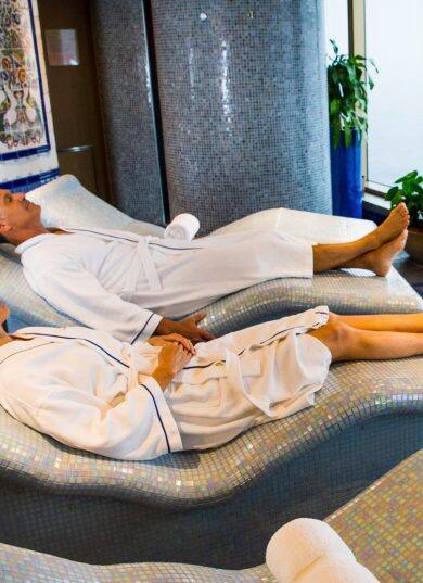 Last Minute Cruise Deals | Holland America Line