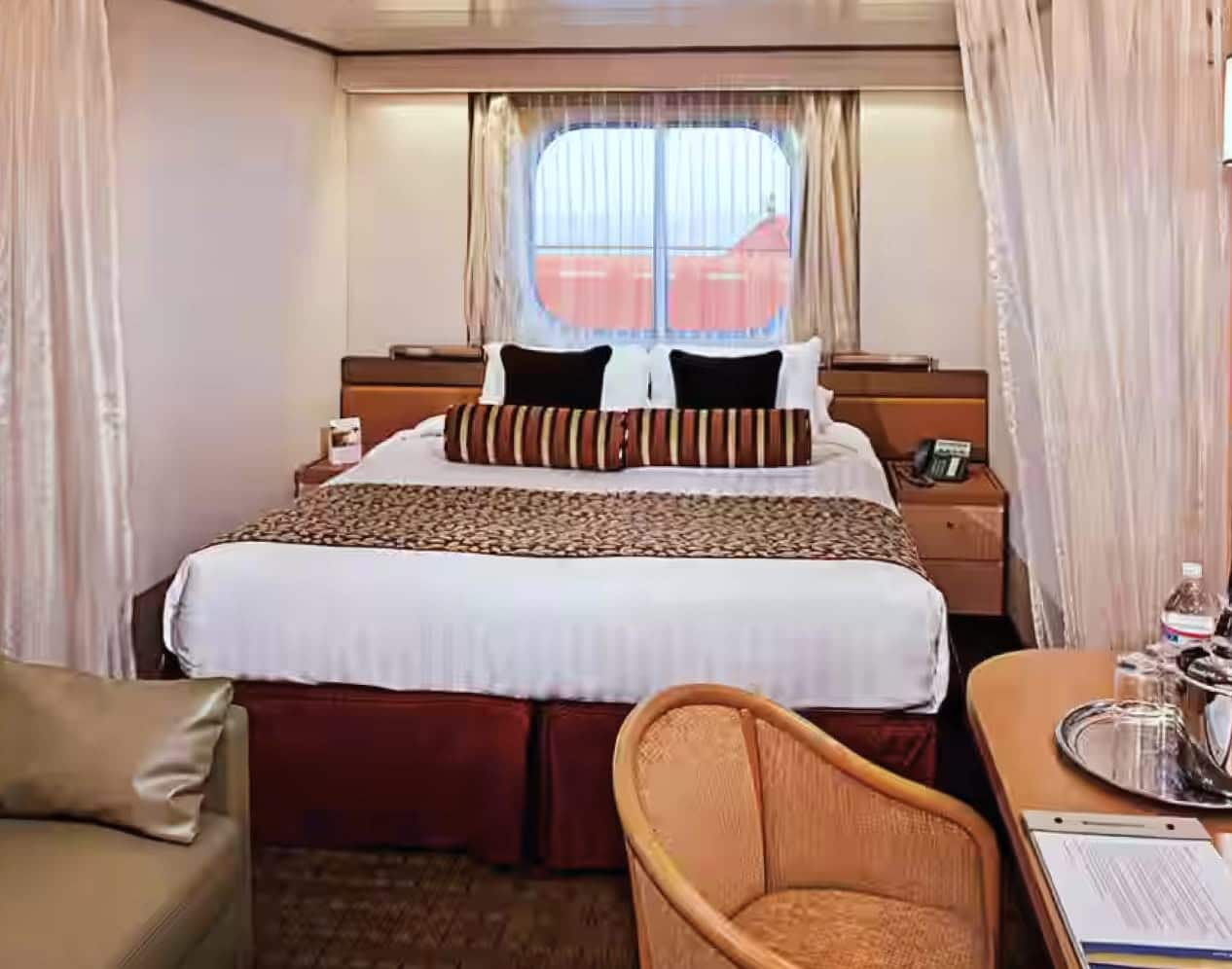Volendam Cruise Ship - R Class | Holland America Line